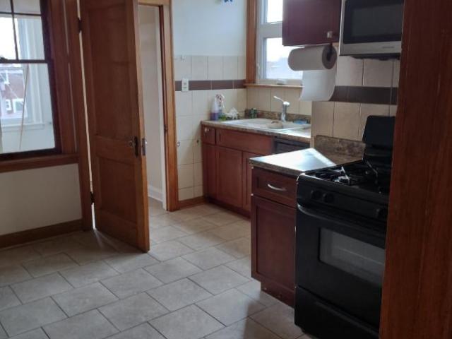 2 Br, 1 bath, Condo 2911 N Neva