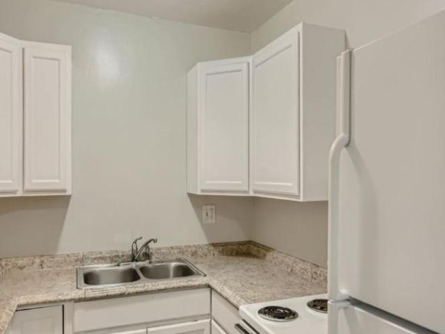 2 Br, 1 bath, Condo 2929 W Colorado Avenue