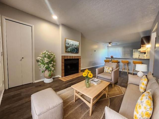 2 Br, 1 bath, Condo 2922 Straus Lane