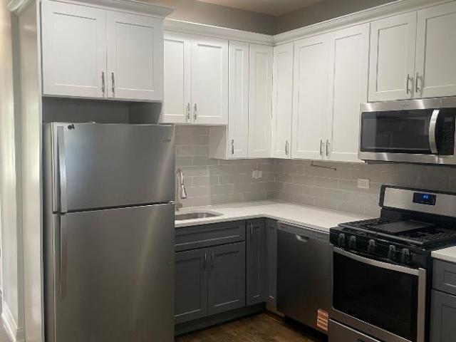 2 Br, 1 bath, Condo 2923 N Wisner Ave