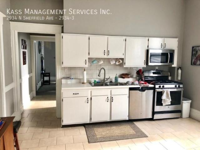 2 Br, 1 bath, Condo 2934 N Sheffield Ave