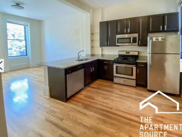 2 Br, 1 bath, Condo 2954 N Racine Ave