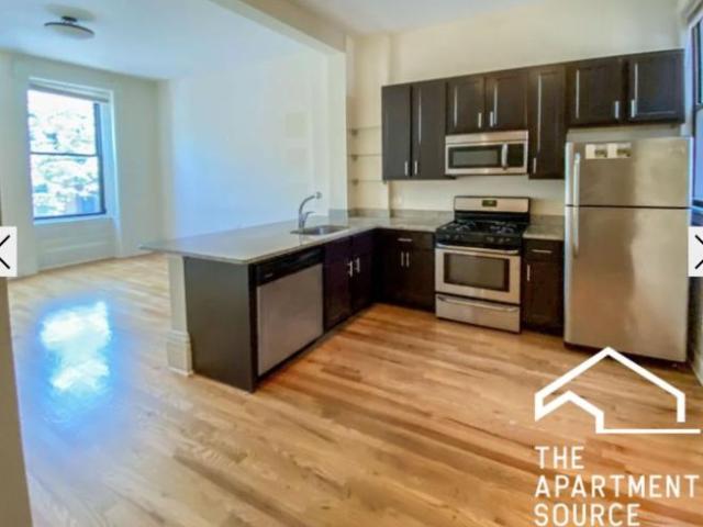 2 Br, 1 bath, Condo 2956 N Racine Ave