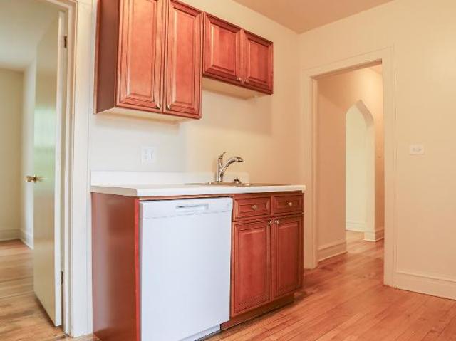 2 Br, 1 bath, Condo 2958 Seeley