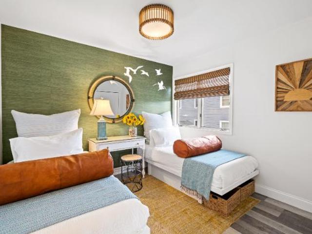 2 Br, 1 bath, Condo 29 21st Ave