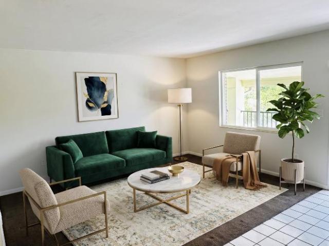 2 Br, 1 bath, Condo 2 N Fernwood Ave