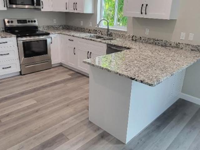 2 Br, 1 bath, Condo 3008 Highland St N