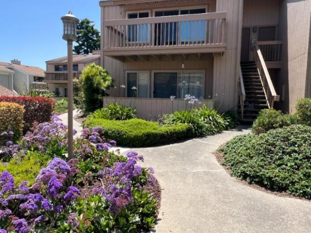 2 Br, 1 bath, Condo 300 Glenwood Cr