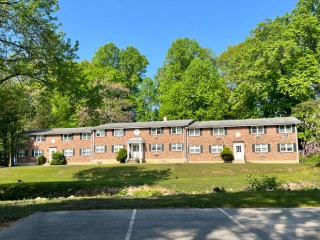2 Br, 1 bath, Condo 300 Horsham Rd