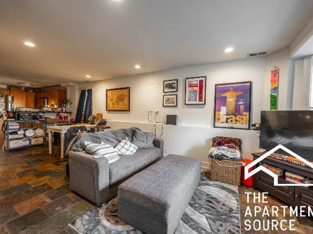 2 Br, 1 bath, Condo 3023 N Oakley