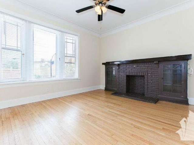 2 Br, 1 bath, Condo 3054 North Greenview