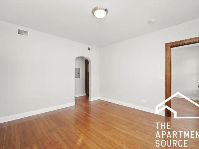2 Br, 1 bath, Condo 3050 North Milwaukee Ave