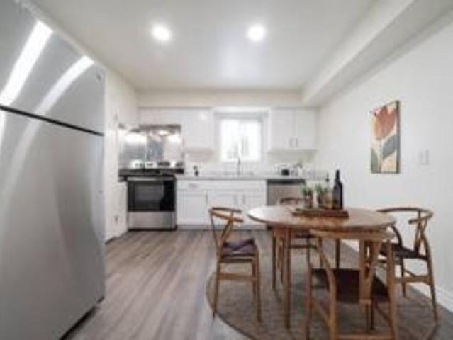2 Br, 1 bath, Condo 305 San Marcos Blvd