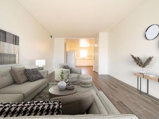 2 Br, 1 bath, Condo 305 W San Marcos Blvd