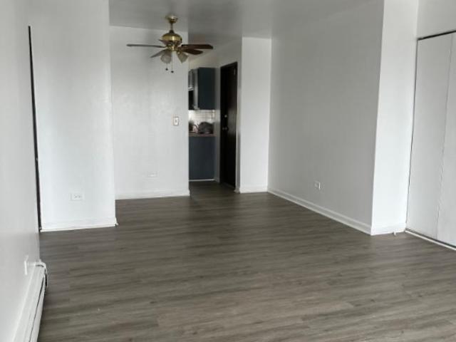 2 Br, 1 bath, Condo 309 West Hawthorne Circle