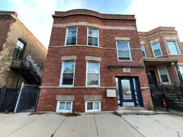2 Br, 1 bath, Condo 3105 W Diversey Ave