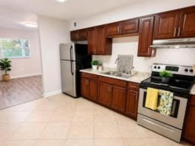2 Br, 1 bath, Condo 310 South Orleans Avenue