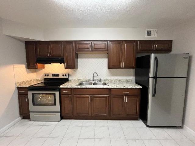 2 Br, 1 bath, Condo 310 South Orleans Avenue