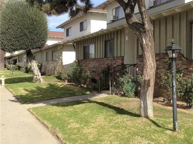 2 Br, 1 bath, Condo 3114 N Garey Ave