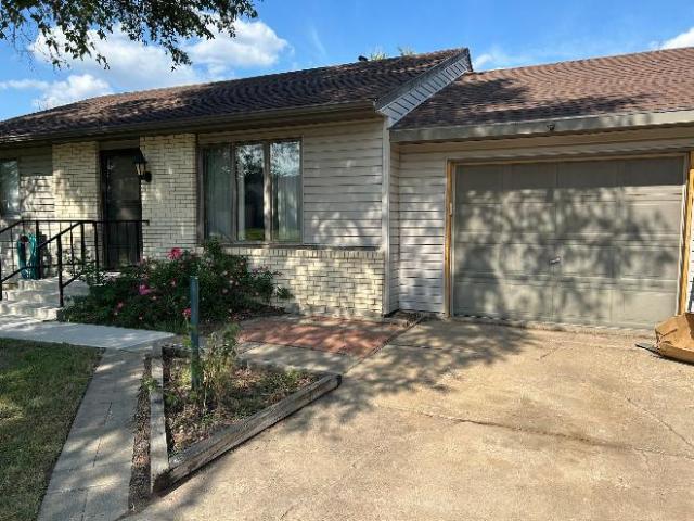 2 Br, 1 bath, Condo 3116 Lakeview Rd