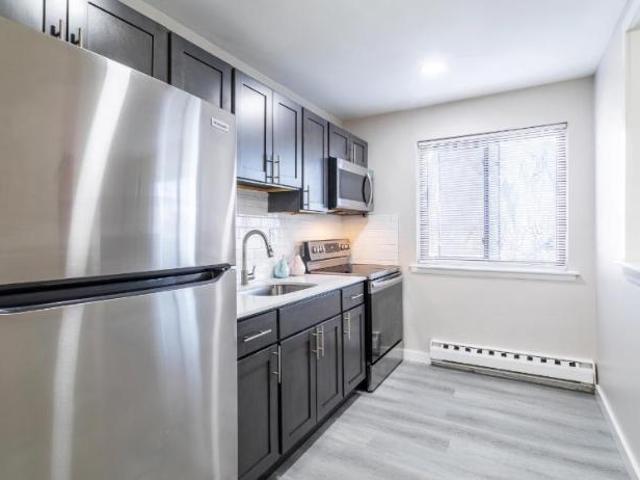 2 Br, 1 bath, Condo 311 N Sycamore Ave