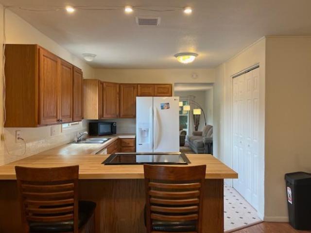 2 Br, 1 bath, Condo 3127 Harlow Road