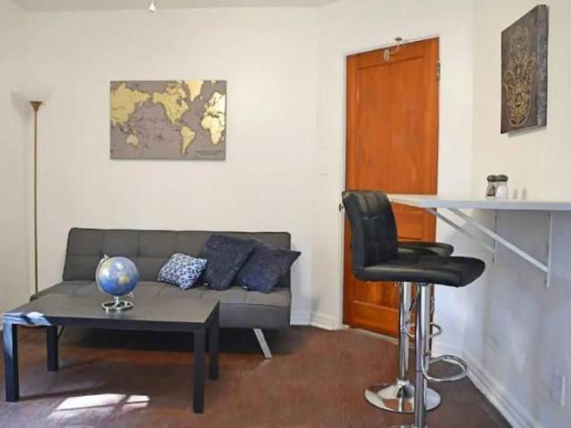 2 Br, 1 bath, Condo 3120 Peel Ave