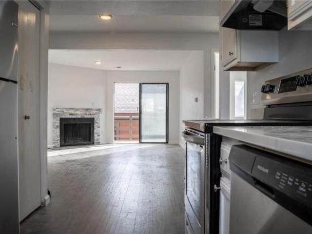 2 Br, 1 bath, Condo 313 W Lehow Ave
