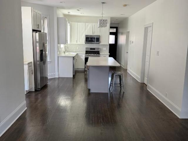 2 Br, 1 bath, Condo 3142 N Damen Ave