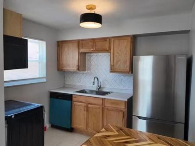 2 Br, 1 bath, Condo 3160 Schubert Ave