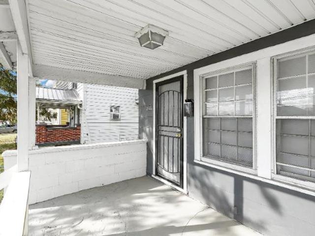 2 Br, 1 bath, Condo 3172 3176 E 5th Ave
