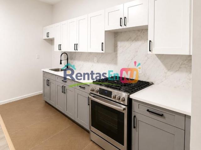 2 Br, 1 bath, Condo 319 Hawthorne Ave