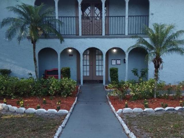 2 Br, 1 bath, Condo 3215 Baird Avenue