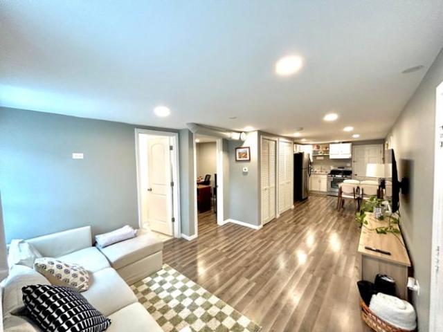 2 Br, 1 bath, Condo 3215 S Throop St