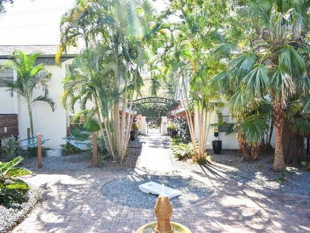 2 Br, 1 bath, Condo 3215 W Swann Ave