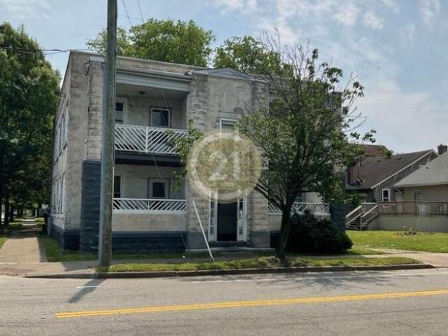 2 Br, 1 bath, Condo 3210 Llewellyn Ave