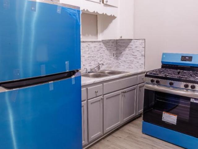 2 Br, 1 bath, Condo 3226 Walton Ave
