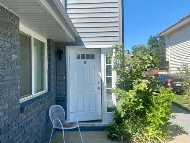 2 Br, 1 bath, Condo 322 21st Ave