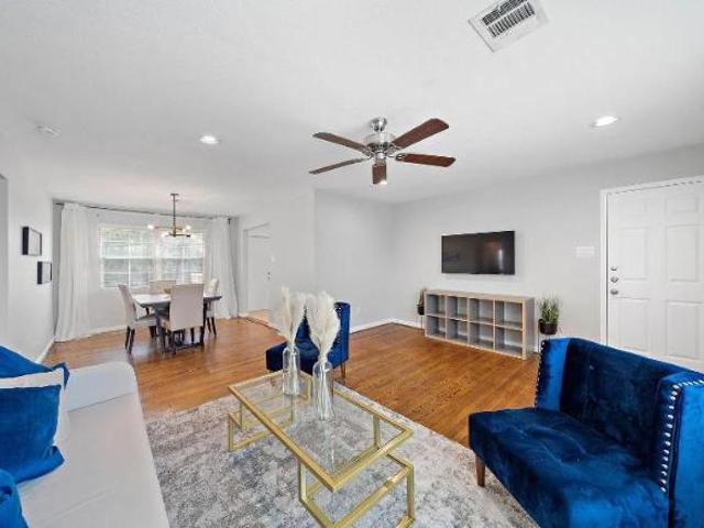 2 Br, 1 bath, Condo 3237 Rosedale St