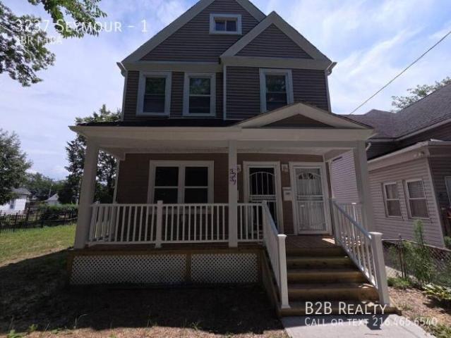 2 Br, 1 bath, Condo 3237 Seymour