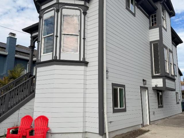 2 Br, 1 bath, Condo 3238 Adeline St