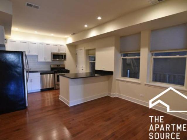 2 Br, 1 bath, Condo 3230 N Clark St