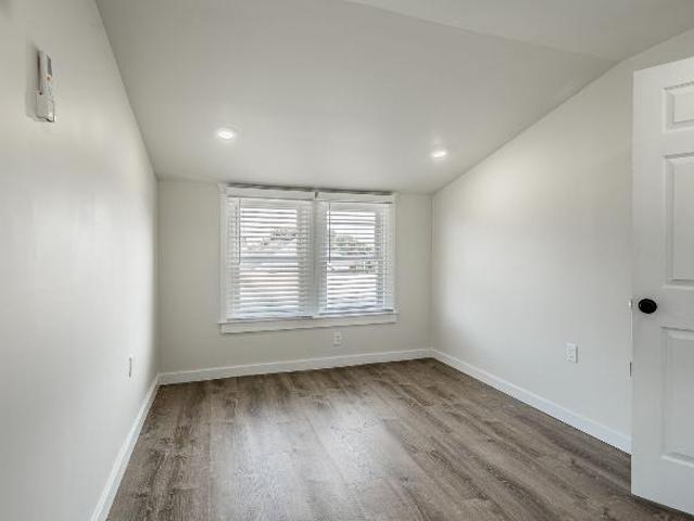 2 Br, 1 bath, Condo 324 Darby Rd