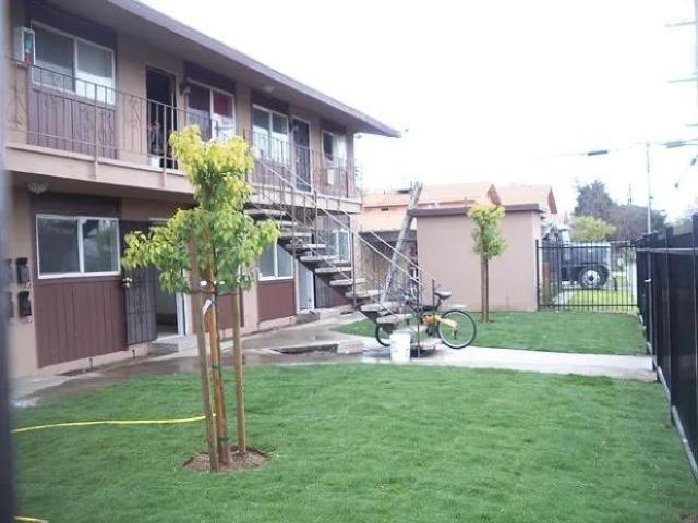 2 Br, 1 bath, Condo 3254 E Olive