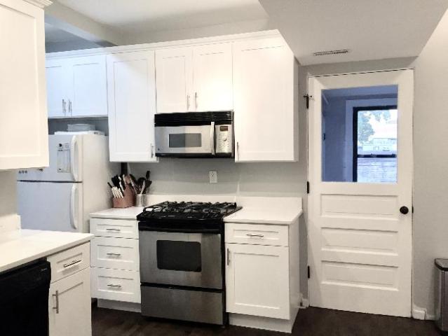 2 Br, 1 bath, Condo 3253 North Kenmore Avenue