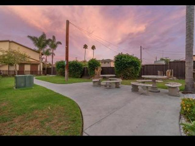 2 Br, 1 bath, Condo 3265 Ocean View Blvd