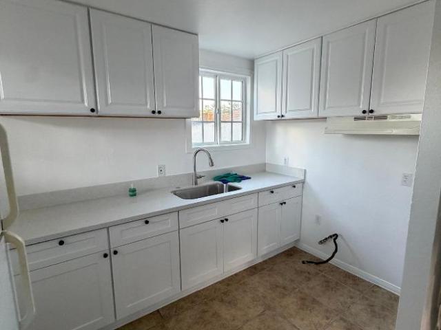 2 Br, 1 bath, Condo 3268 National Ave