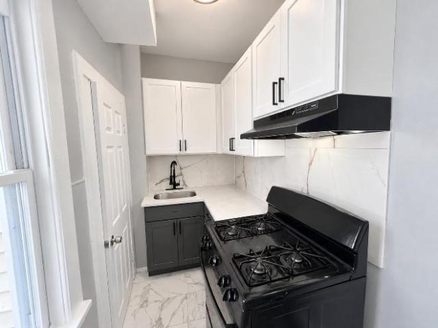 2 Br, 1 bath, Condo 326 Grand St