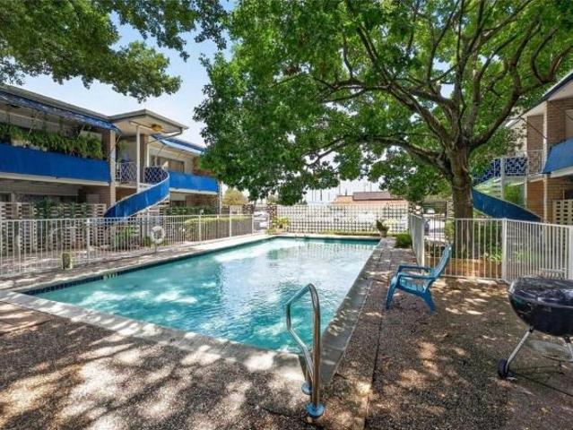 2 Br, 1 bath, Condo 3271 Sul Ross St