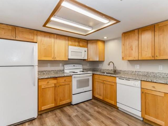 2 Br, 1 bath, Condo 328 91st Ave NE